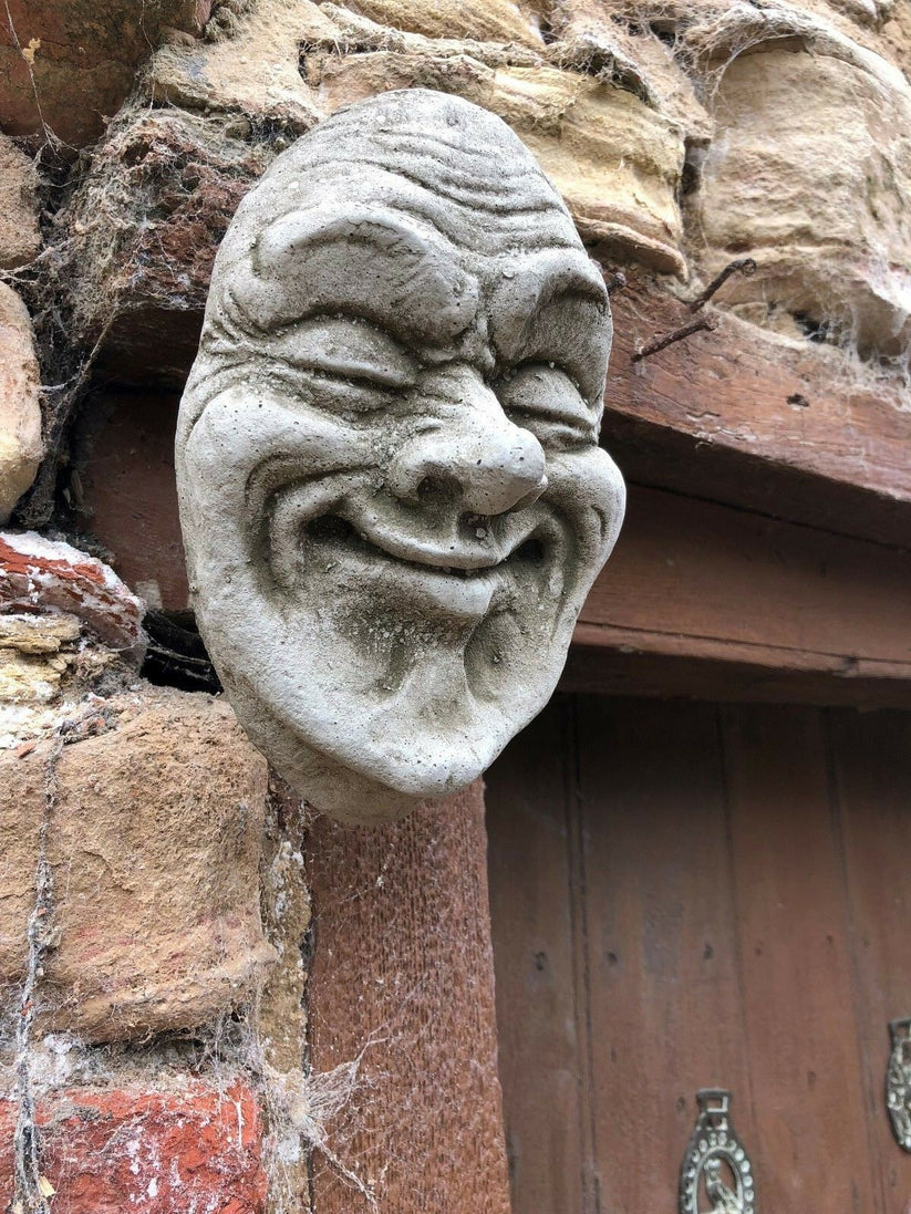 Funny Stone Smug Smile Face Garden Wall Plaque – SaraStoneOrnaments